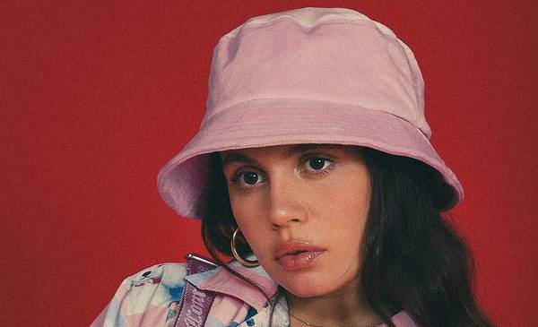 Simona estrena su single Amarillo Mi Corazón | El Destape