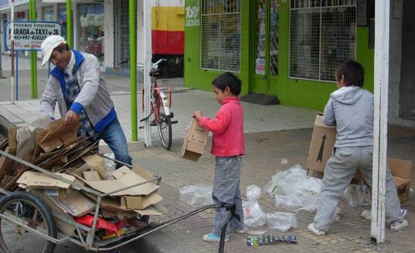 Inflación descontrolada: una familia precisa casi $20 mil para no ser ...